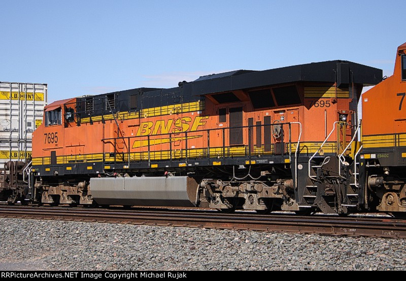 BNSF 7695